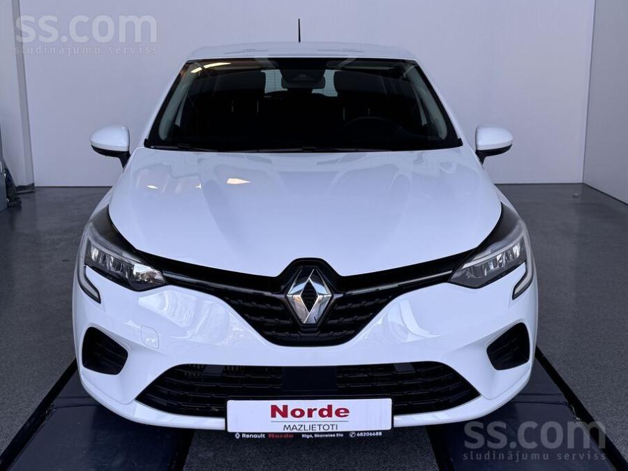 White Renault Clio 2021 in Riga, with an engine capacity of 1.00 L and mileage of 81 thousand km for 8895 €, photo 1 on AUTOMOTO.COM.LV