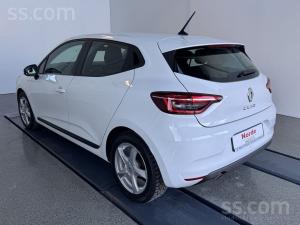 White Renault Clio 2021 in Riga, with an engine capacity of 1.00 L and mileage of 81 thousand km for 8895 €, photo 4 on AUTOMOTO.COM.LV