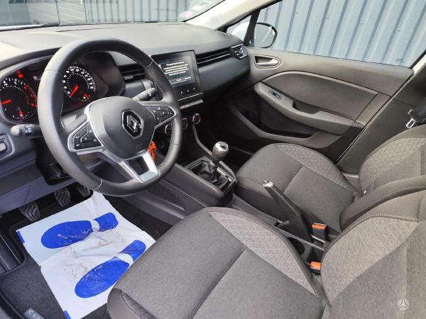 White Renault Clio 2021 in Taurage, with an engine capacity of 1.00 L and mileage of 46 thousand km for 8900 €, photo 7 on AUTOMOTO.COM.LV
