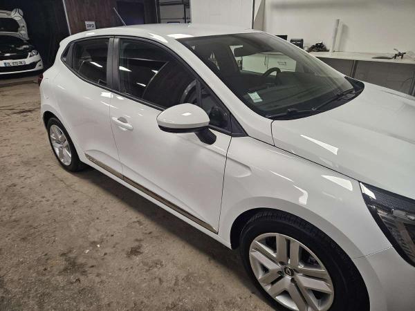 Balts Renault Clio 2021 Tauragė, ar dzinēja tilpumu 1.60 L un nobraukumu 30 tūkst. km par 10300 €, foto 2 vietnē AUTOMOTO.COM.LV
