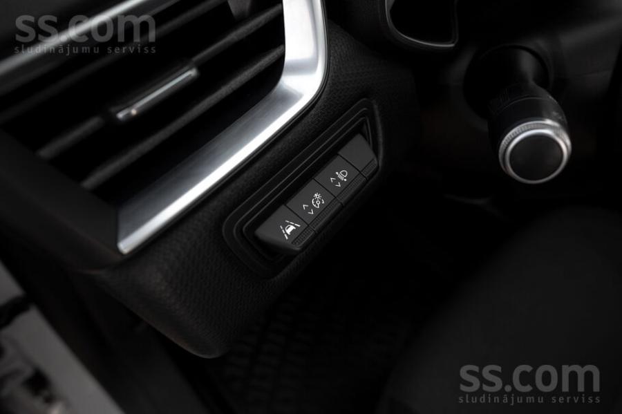 Balts Renault Clio 2021 Jelgava, ar dzinēja tilpumu 1.60 L un nobraukumu 0 tūkst. km par 12500 €, foto 21 vietnē AUTOMOTO.COM.LV