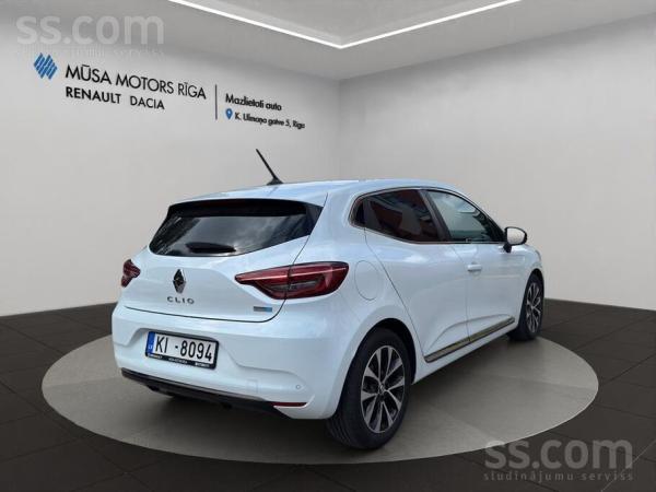 Белый Рено Клио 2021 в Рига, объемом двигателя 1.60 л и пробегом 30 тыс. км за 14995 €, фото 4 на AUTOMOTO.COM.LV