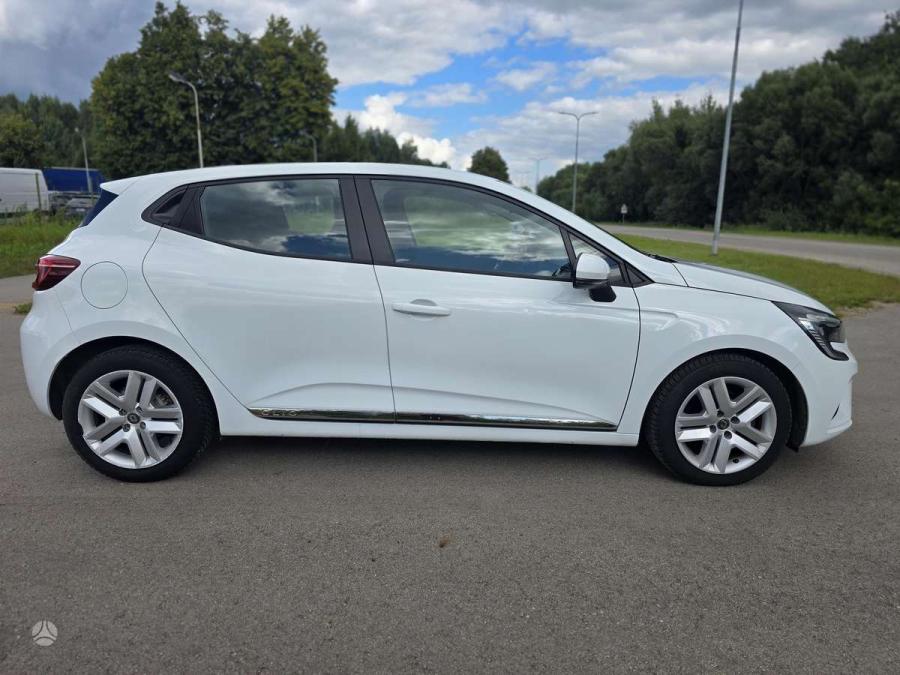 White Renault Clio 2021 in Taurage, with an engine capacity of 1.50 L and mileage of 260 thousand km for 6700 €, photo 3 on AUTOMOTO.COM.LV