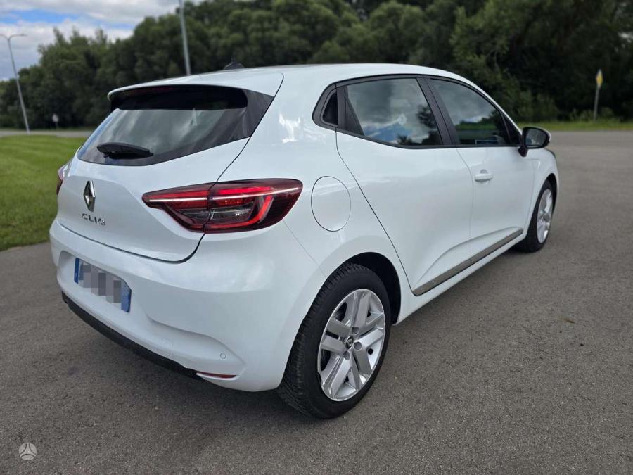White Renault Clio 2021 in Taurage, with an engine capacity of 1.50 L and mileage of 260 thousand km for 6700 €, photo 4 on AUTOMOTO.COM.LV