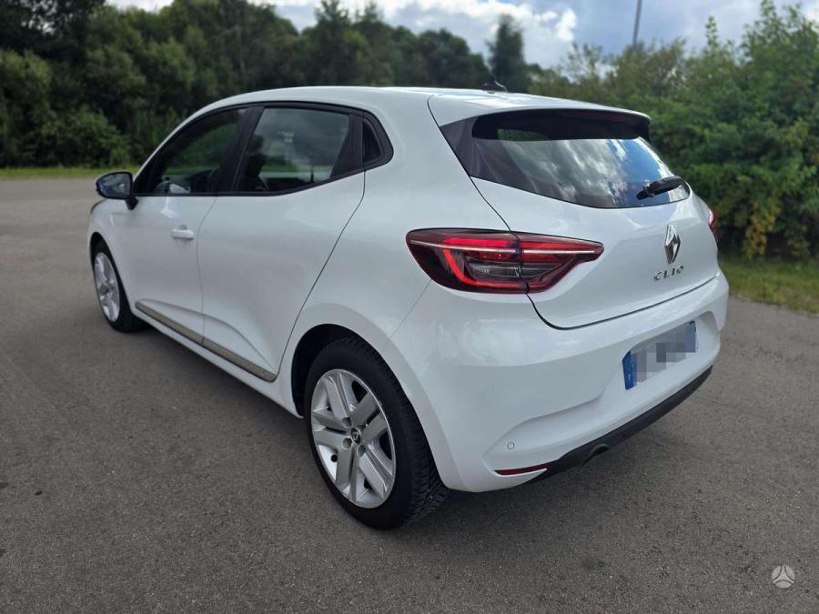 White Renault Clio 2021 in Taurage, with an engine capacity of 1.50 L and mileage of 260 thousand km for 6700 €, photo 5 on AUTOMOTO.COM.LV