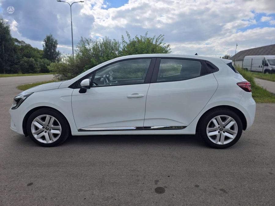 White Renault Clio 2021 in Taurage, with an engine capacity of 1.50 L and mileage of 260 thousand km for 6700 €, photo 6 on AUTOMOTO.COM.LV