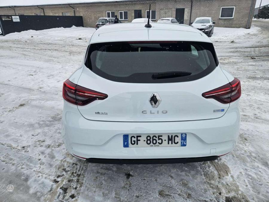 White Renault Clio 2022 in Taurage, with an engine capacity of 1.60 L and mileage of 47 thousand km for 11450 €, photo 3 on AUTOMOTO.COM.LV