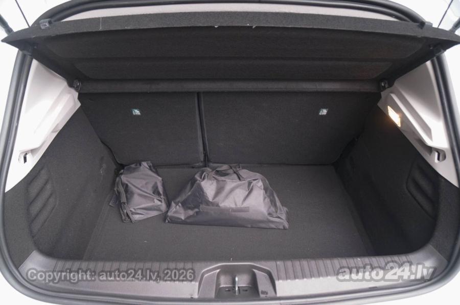 Balts Renault Clio 2022 Tallina, ar dzinēja tilpumu 1.00 L un nobraukumu 25 tūkst. km par 11990 €, foto 12 vietnē AUTOMOTO.COM.LV