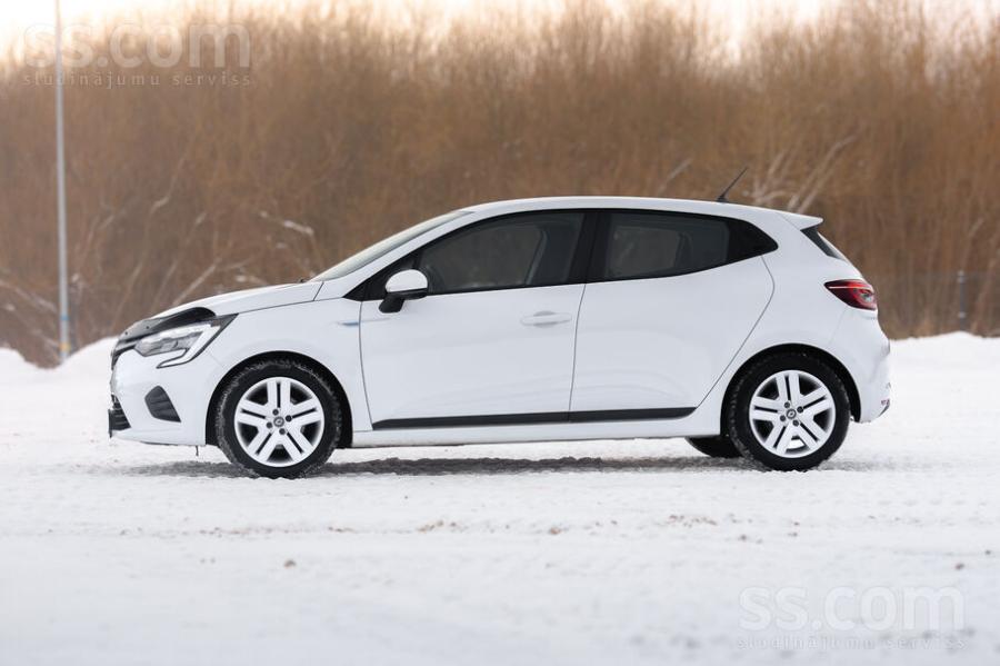 White Renault Clio 2022 in Jelgava, with an engine capacity of 1.60 L and mileage of 0 thousand km for 12500 €, photo 5 on AUTOMOTO.COM.LV