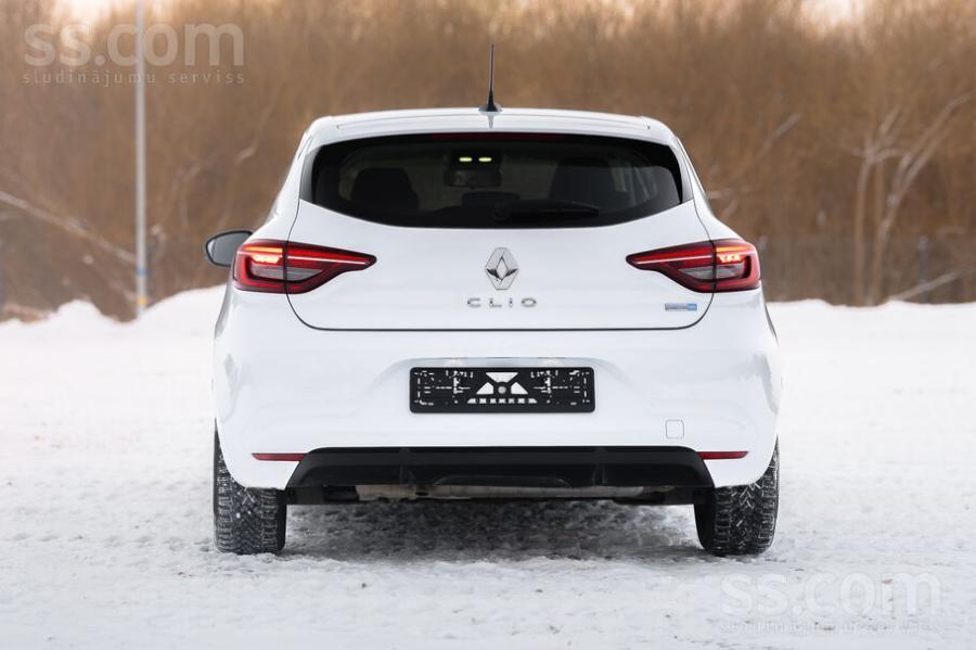 White Renault Clio 2022 in Jelgava, with an engine capacity of 1.60 L and mileage of 0 thousand km for 12500 €, photo 7 on AUTOMOTO.COM.LV