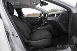 White Renault Clio 2022 in Jelgava, with an engine capacity of 1.60 L and mileage of 0 thousand km for 12500 €, photo 11 on AUTOMOTO.COM.LV