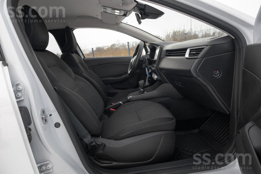 White Renault Clio 2022 in Jelgava, with an engine capacity of 1.60 L and mileage of 0 thousand km for 12500 €, photo 11 on AUTOMOTO.COM.LV