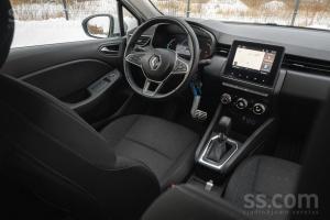 White Renault Clio 2022 in Jelgava, with an engine capacity of 1.60 L and mileage of 0 thousand km for 12500 €, photo 13 on AUTOMOTO.COM.LV