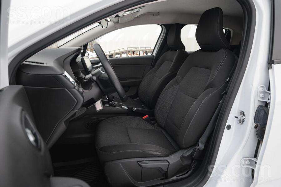 White Renault Clio 2022 in Jelgava, with an engine capacity of 1.60 L and mileage of 0 thousand km for 12500 €, photo 22 on AUTOMOTO.COM.LV