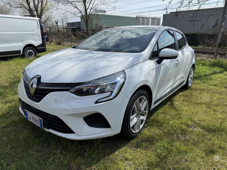 White Renault Clio 2022 in Siauliai, with an engine capacity of 1.60 L and mileage of 83 thousand km for 8150 €, photo 1 on AUTOMOTO.COM.LV