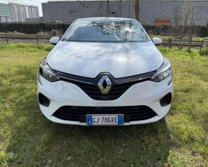 White Renault Clio 2022 in Siauliai, with an engine capacity of 1.60 L and mileage of 83 thousand km for 8150 €, photo 3 on AUTOMOTO.COM.LV