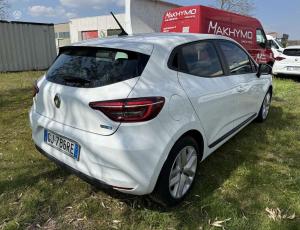 White Renault Clio 2022 in Siauliai, with an engine capacity of 1.60 L and mileage of 83 thousand km for 8150 €, photo 5 on AUTOMOTO.COM.LV