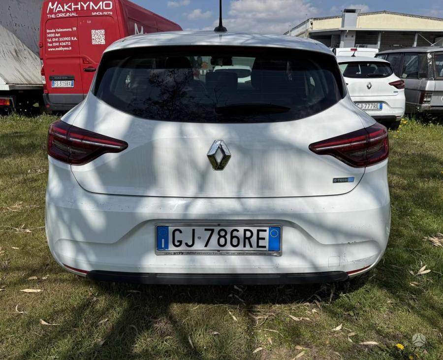 White Renault Clio 2022 in Siauliai, with an engine capacity of 1.60 L and mileage of 83 thousand km for 8150 €, photo 6 on AUTOMOTO.COM.LV