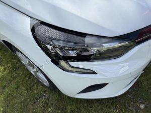 White Renault Clio 2022 in Siauliai, with an engine capacity of 1.60 L and mileage of 83 thousand km for 8150 €, photo 8 on AUTOMOTO.COM.LV