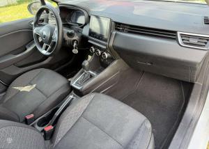 White Renault Clio 2022 in Siauliai, with an engine capacity of 1.60 L and mileage of 83 thousand km for 8150 €, photo 9 on AUTOMOTO.COM.LV