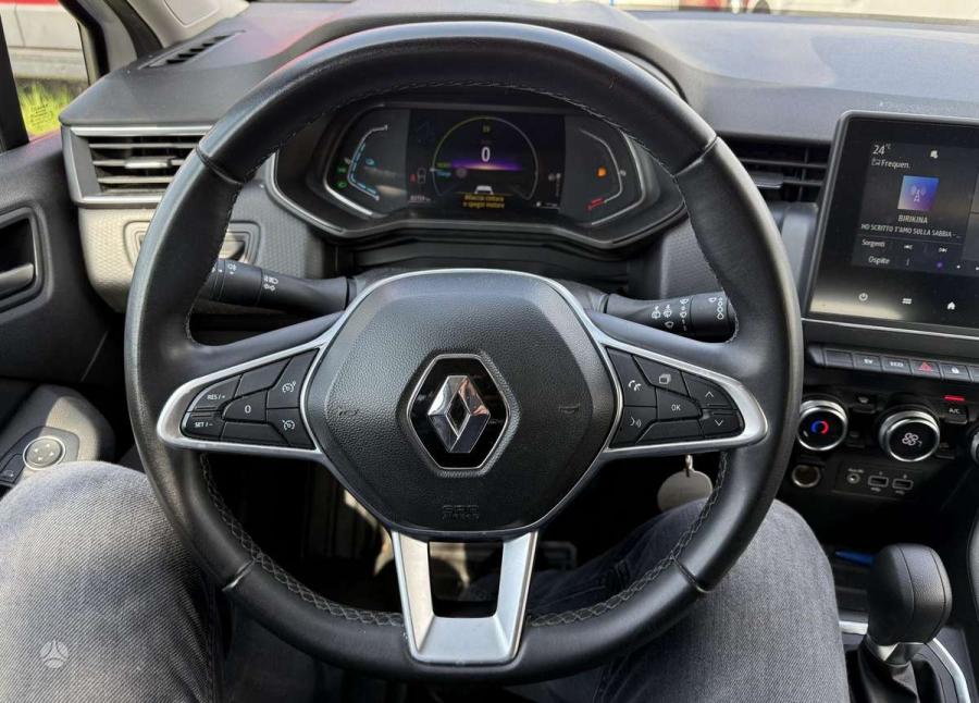 White Renault Clio 2022 in Siauliai, with an engine capacity of 1.60 L and mileage of 83 thousand km for 8150 €, photo 16 on AUTOMOTO.COM.LV