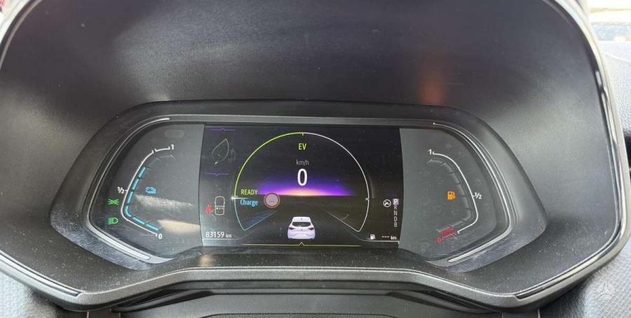 White Renault Clio 2022 in Siauliai, with an engine capacity of 1.60 L and mileage of 83 thousand km for 8150 €, photo 17 on AUTOMOTO.COM.LV