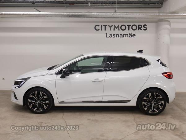 White Renault Clio 2022 in Tallinn, with an engine capacity of 1.00 L and mileage of 42 thousand km for 12900 €, photo 2 on AUTOMOTO.COM.LV