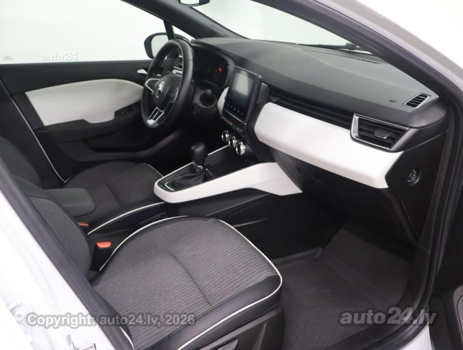 White Renault Clio 2022 in Tallinn, with an engine capacity of 1.00 L and mileage of 42 thousand km for 12900 €, photo 9 on AUTOMOTO.COM.LV