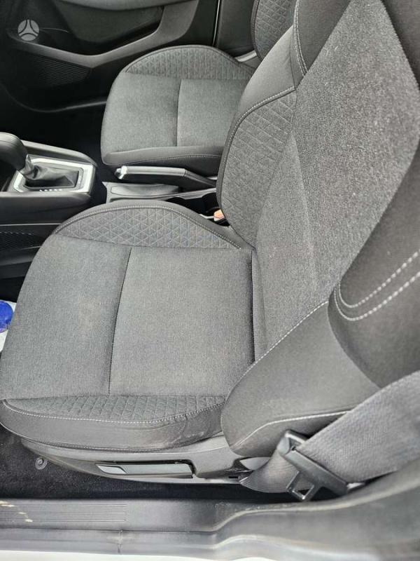 White Renault Clio 2022 in Taurage, with an engine capacity of 1.60 L and mileage of 45 thousand km for 10800 €, photo 6 on AUTOMOTO.COM.LV