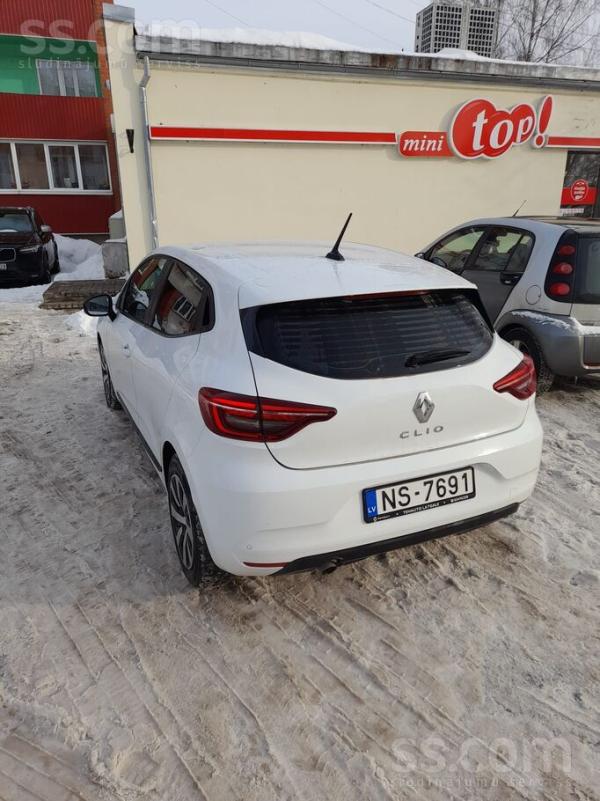 White Renault Clio 2024 in Jekabpils, with an engine capacity of 1.00 L and mileage of 61 thousand km for 14950 €, photo 2 on AUTOMOTO.COM.LV