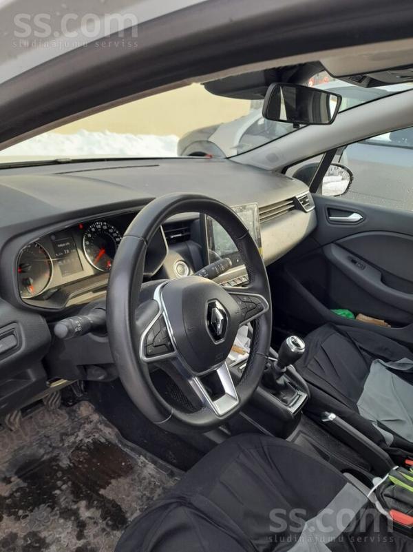 White Renault Clio 2024 in Jekabpils, with an engine capacity of 1.00 L and mileage of 61 thousand km for 14950 €, photo 5 on AUTOMOTO.COM.LV