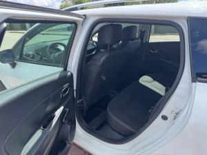 White Renault Clio 2013 in Kaunas, with an engine capacity of 0.90 L and mileage of 240 thousand km for 2999 €, photo 7 on AUTOMOTO.COM.LV