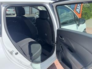 White Renault Clio 2013 in Kaunas, with an engine capacity of 0.90 L and mileage of 240 thousand km for 2999 €, photo 8 on AUTOMOTO.COM.LV