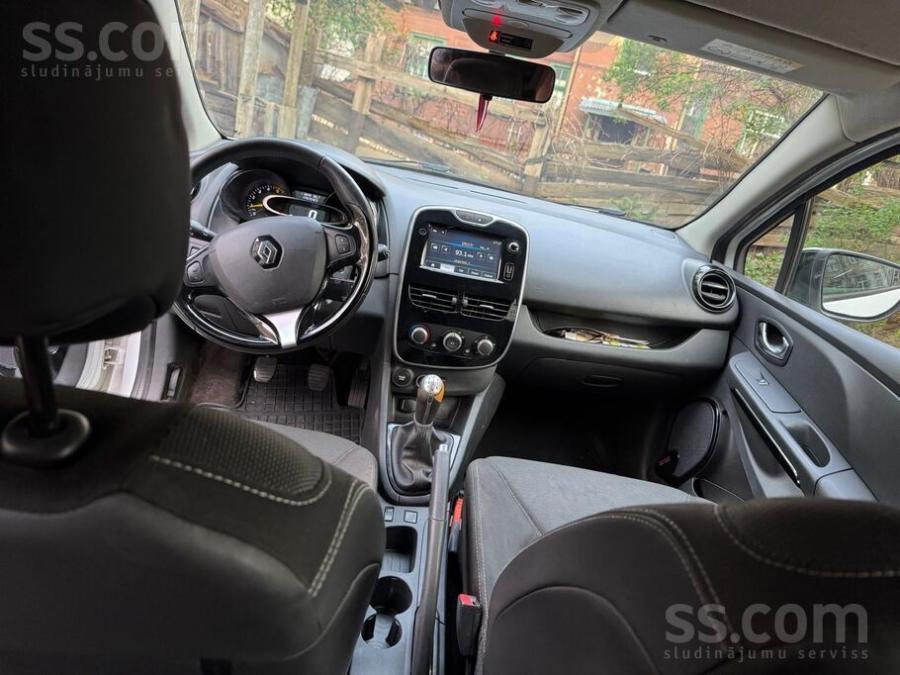 Balts Renault Clio 2015 Rīga, ar dzinēja tilpumu 1.50 L un nobraukumu 312 tūkst. km par 2400 €, foto 3 vietnē AUTOMOTO.COM.LV