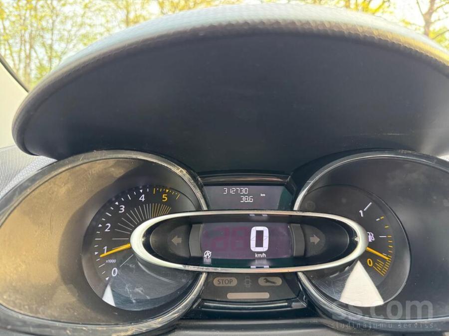 Balts Renault Clio 2015 Rīga, ar dzinēja tilpumu 1.50 L un nobraukumu 312 tūkst. km par 2400 €, foto 10 vietnē AUTOMOTO.COM.LV