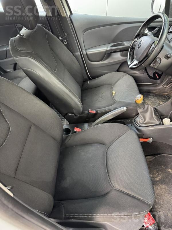 White Renault Clio 2015 in Riga, with an engine capacity of 1.50 L and mileage of 312 thousand km for 2400 €, photo 10 on AUTOMOTO.COM.LV