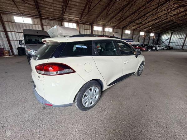 Balts Renault Clio 2015 Šauļi, ar dzinēja tilpumu 1.46 L un nobraukumu 300 tūkst. km par 3100 €, foto 6 vietnē AUTOMOTO.COM.LV