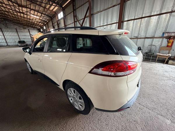 Balts Renault Clio 2015 Šauļi, ar dzinēja tilpumu 1.46 L un nobraukumu 300 tūkst. km par 3100 €, foto 9 vietnē AUTOMOTO.COM.LV