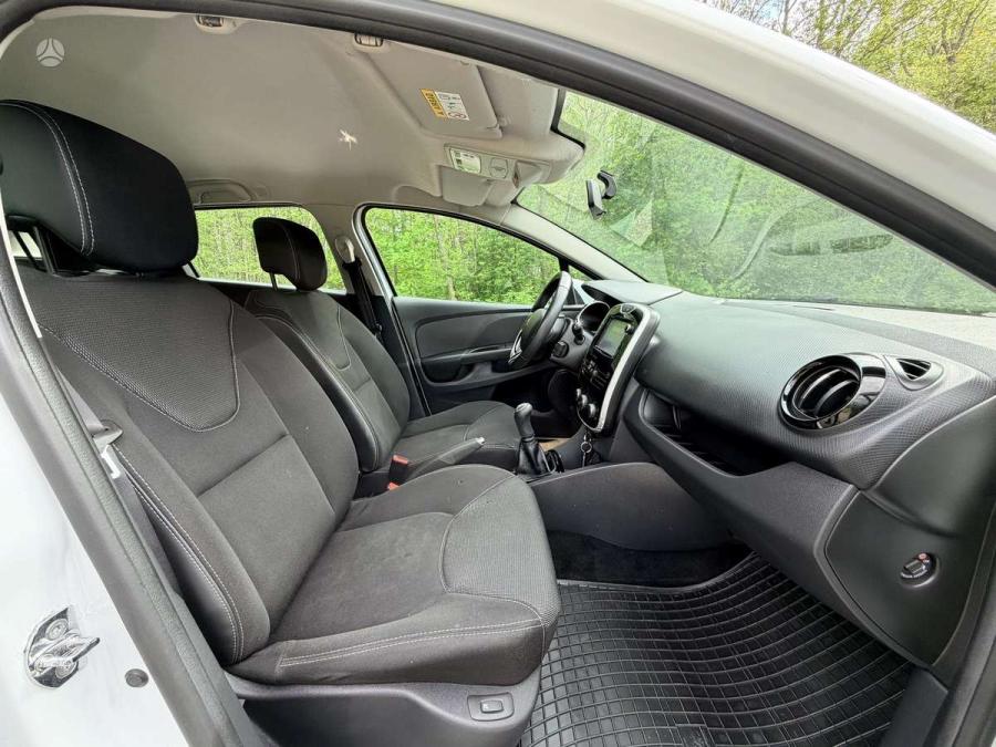 Balts Renault Clio 2016 Utena, ar dzinēja tilpumu 0.90 L un nobraukumu 137 tūkst. km par 4550 €, foto 19 vietnē AUTOMOTO.COM.LV