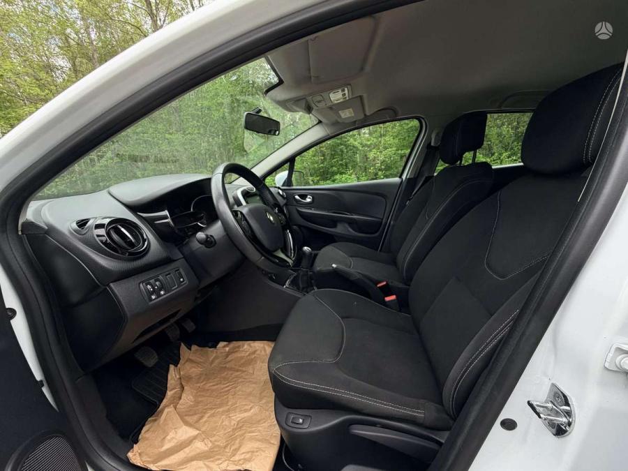 White Renault Clio 2016 in Utena, with an engine capacity of 0.90 L and mileage of 137 thousand km for 4200 €, photo 14 on AUTOMOTO.COM.LV