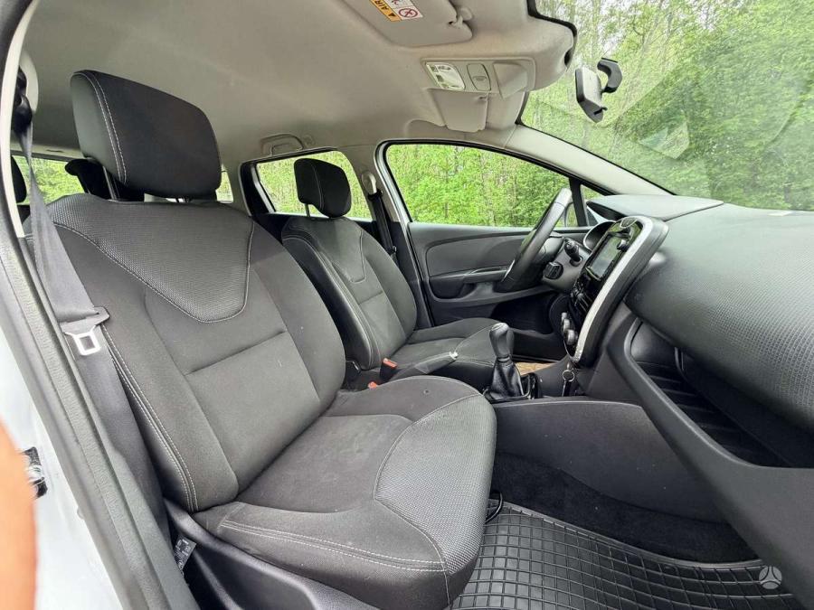 White Renault Clio 2016 in Utena, with an engine capacity of 0.90 L and mileage of 137 thousand km for 4200 €, photo 17 on AUTOMOTO.COM.LV