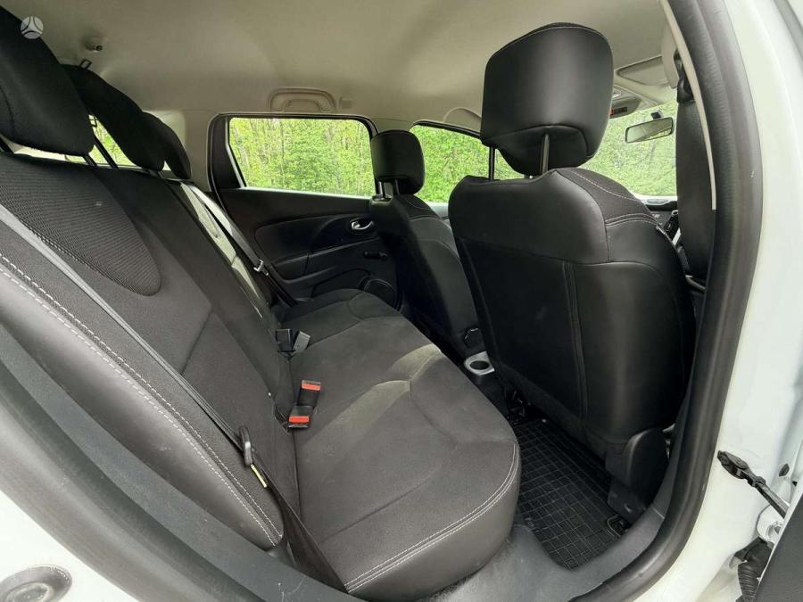 White Renault Clio 2016 in Utena, with an engine capacity of 0.90 L and mileage of 137 thousand km for 4200 €, photo 18 on AUTOMOTO.COM.LV