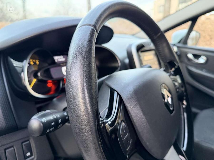 White Renault Clio 2016 in Utena, with an engine capacity of 0.90 L and mileage of 137 thousand km for 4200 €, photo 20 on AUTOMOTO.COM.LV