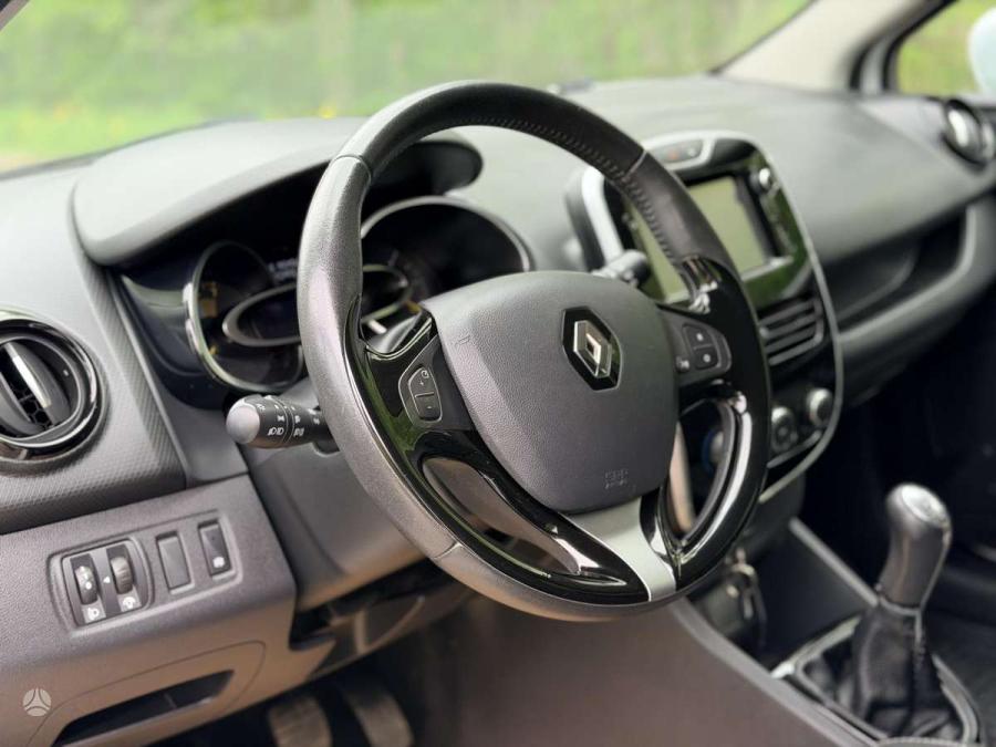 White Renault Clio 2016 in Utena, with an engine capacity of 0.90 L and mileage of 137 thousand km for 4200 €, photo 21 on AUTOMOTO.COM.LV