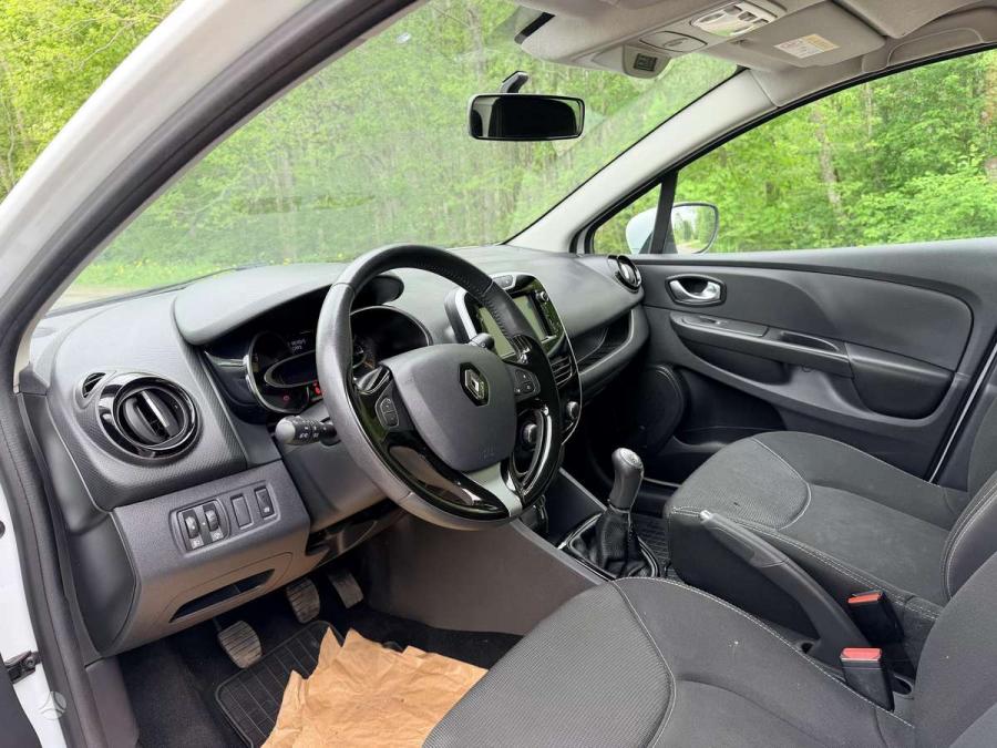 White Renault Clio 2016 in Utena, with an engine capacity of 0.90 L and mileage of 137 thousand km for 4200 €, photo 22 on AUTOMOTO.COM.LV