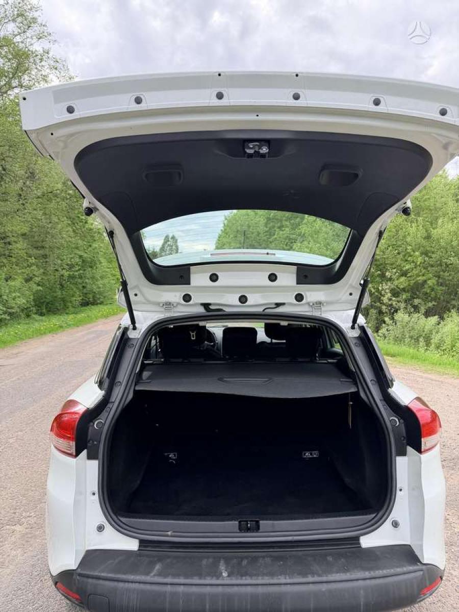 White Renault Clio 2016 in Utena, with an engine capacity of 0.90 L and mileage of 137 thousand km for 4200 €, photo 29 on AUTOMOTO.COM.LV