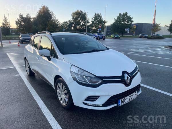 White Renault Clio 2017 in Riga, with an engine capacity of 1.50 L and mileage of 317 thousand km for 2950 €, photo 3 on AUTOMOTO.COM.LV