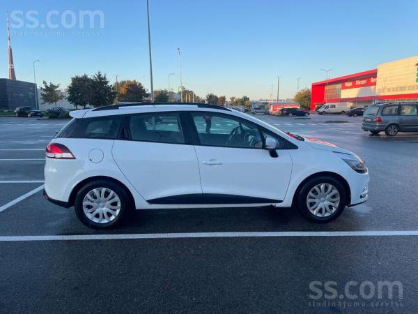 White Renault Clio 2017 in Riga, with an engine capacity of 1.50 L and mileage of 317 thousand km for 2950 €, photo 6 on AUTOMOTO.COM.LV