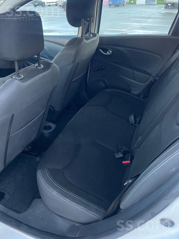 White Renault Clio 2017 in Riga, with an engine capacity of 1.50 L and mileage of 317 thousand km for 2950 €, photo 10 on AUTOMOTO.COM.LV