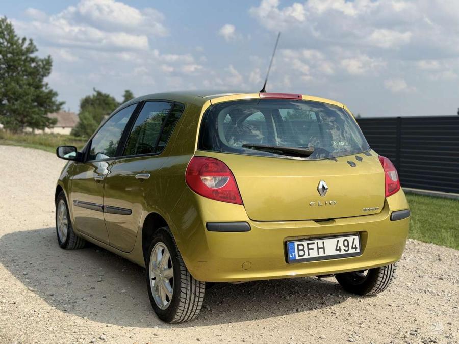 Dzeltens Renault Clio 2005 Viļņa, ar dzinēja tilpumu 1.60 L un nobraukumu 145 tūkst. km par 1750 €, foto 5 vietnē AUTOMOTO.COM.LV